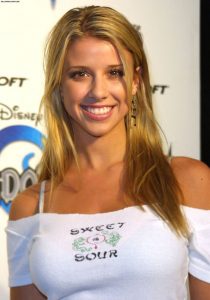 Melissa Schuman Height, Weight, Age, Biography, Husband, Facts & More ...