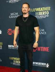 Steve Howey Height, Weight, Age, Affairs, Family, Children, Biography ...
